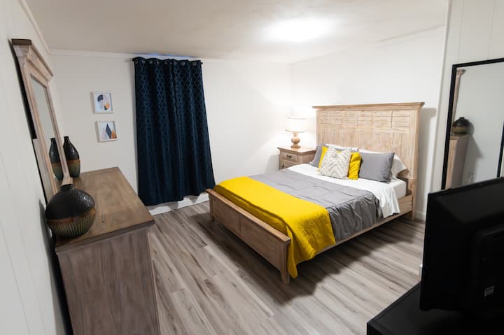 Quiet Retreat In Tree Streets! - Johnson City, TN