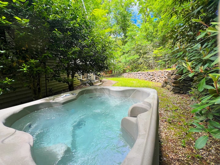 Peaceful Mountain Cabin • Hottub • Billiard • Hike - Front Royal, VA