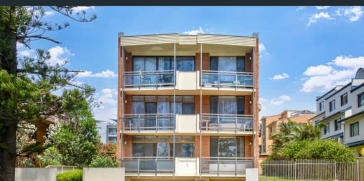 Home Of Warm, Joy And Happiness - ポート・マッコリー