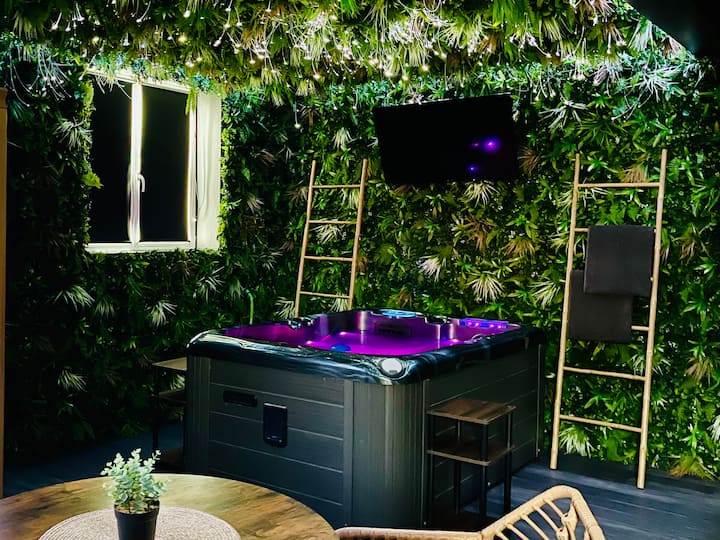 La Suite Oh La La ~ Duplex Jungle & Jacuzzi Privé - Alsace