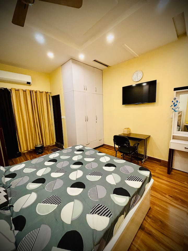 Cozy Stay W/ Netflix, Private Entrance And Parking - Haldwani