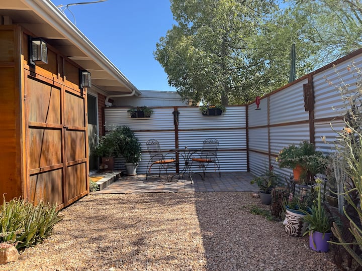 Charming Garden Studio Guest Suite - Tucson, AZ