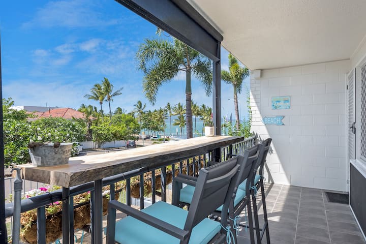 Beach Bar| Beachfront Strand Apartment With Patio - 타운스빌 시티