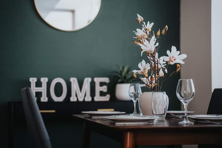 The Green Haven | 2 Bed Cozy Apartment | Sleeps 6 - Manchester