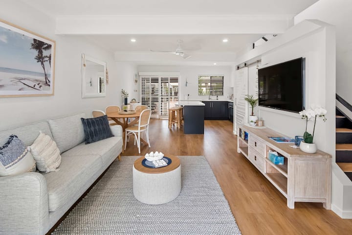 Modern Noosaville Townhouse - Pool, Tennis, River - Noosa