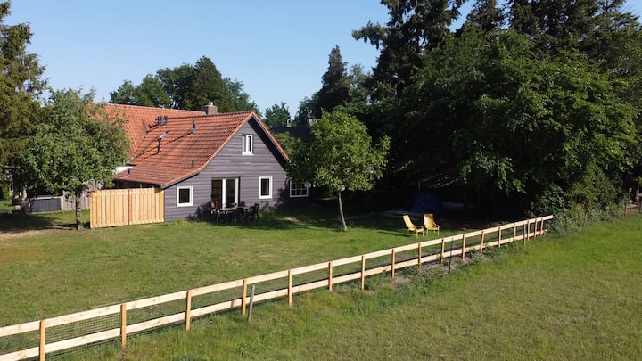 Fraaie Woning Met Hottub En Ruime Tuin Aan Weiland - Amersfoort