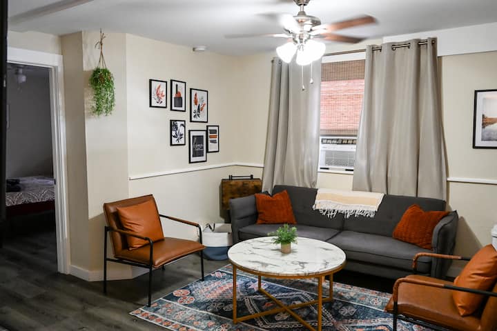 Walk Downtown, Charming 2 Bdrm Retreat W Balcony - St. Augustine, FL