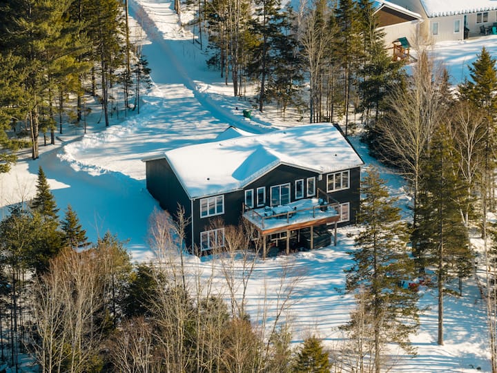 Destination Lake House - Hot Tub - Nova Scotia