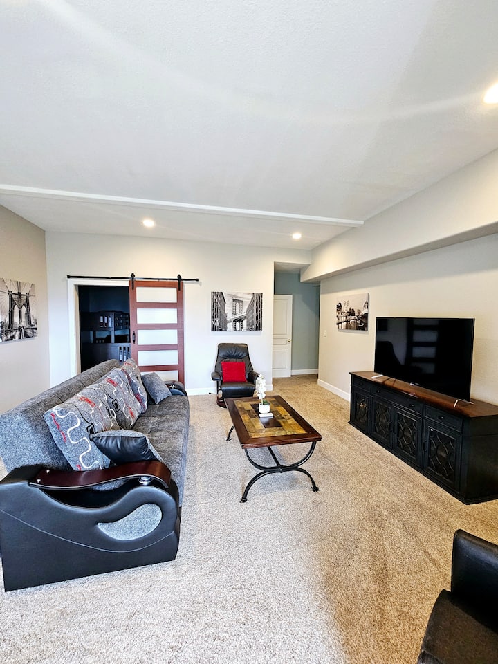 Valley Views Guest Cottage • Quiet Neighborhood - Portland, OR