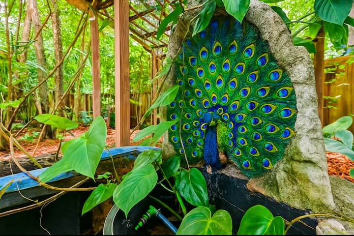 Garden Botanical With Jacuzzi - Hollywood, FL