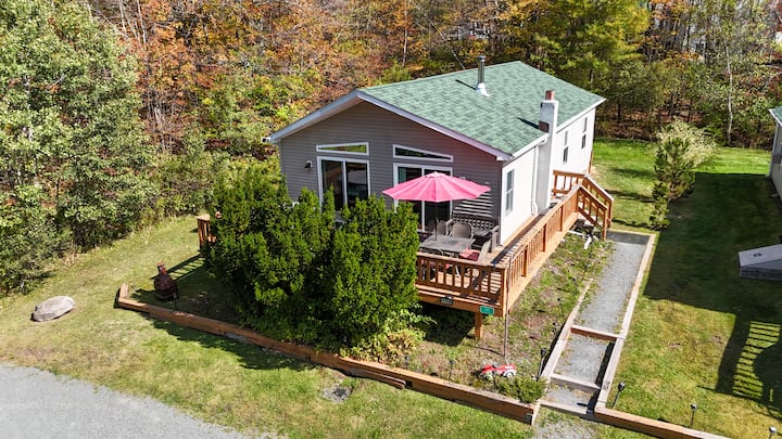 Mountain Retreat • Hot Tub & Fireplace - Round Top, NY
