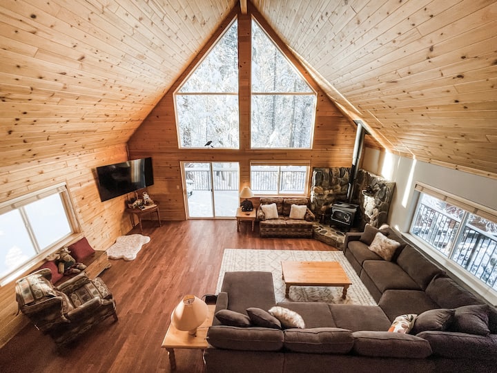 Cozy Cabin W/ Trails • Deck • Fireplace • Dogs Ok - California