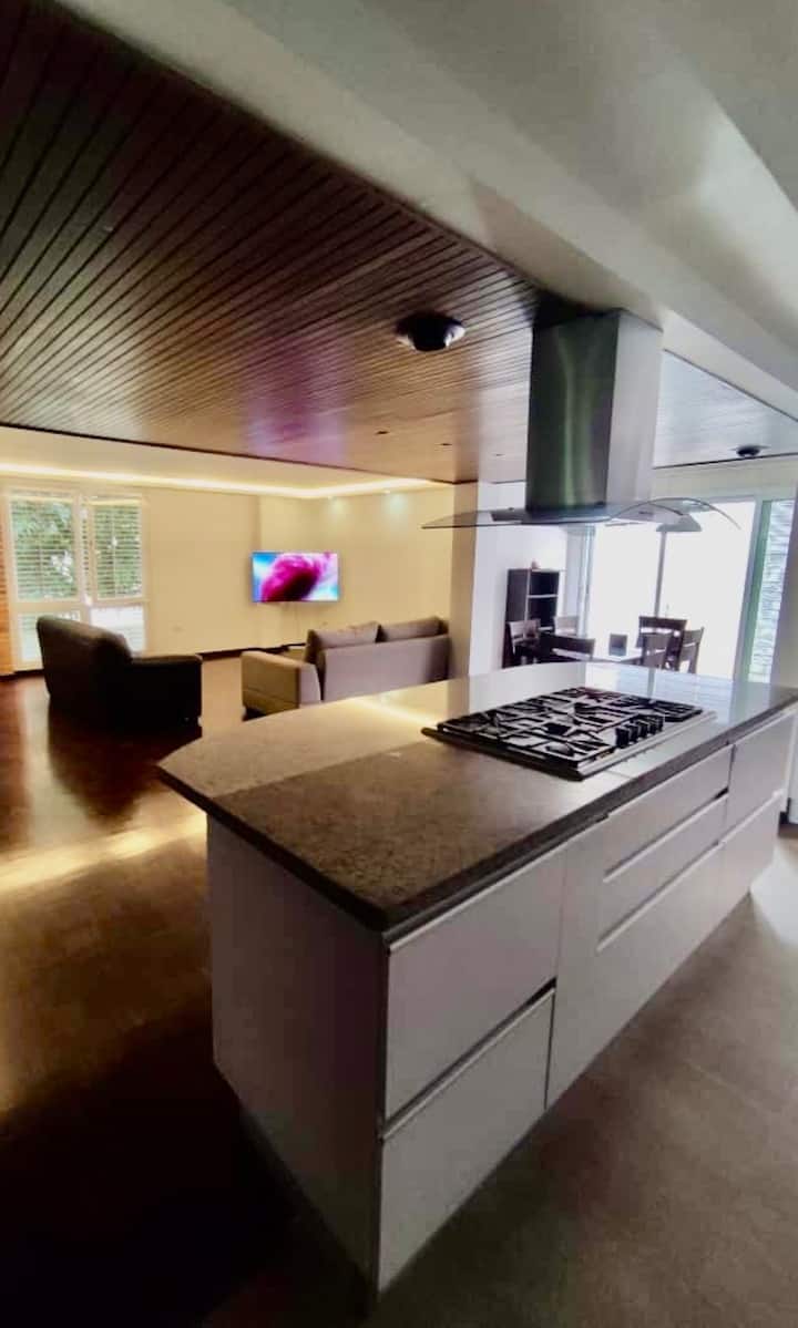 Apto Céntrico, Confortable. Las Mercedes - Caracas