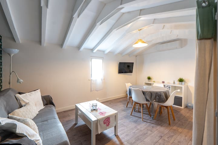 Appartement Indépendant à L'étage Dans Une Villa - Le Pradet