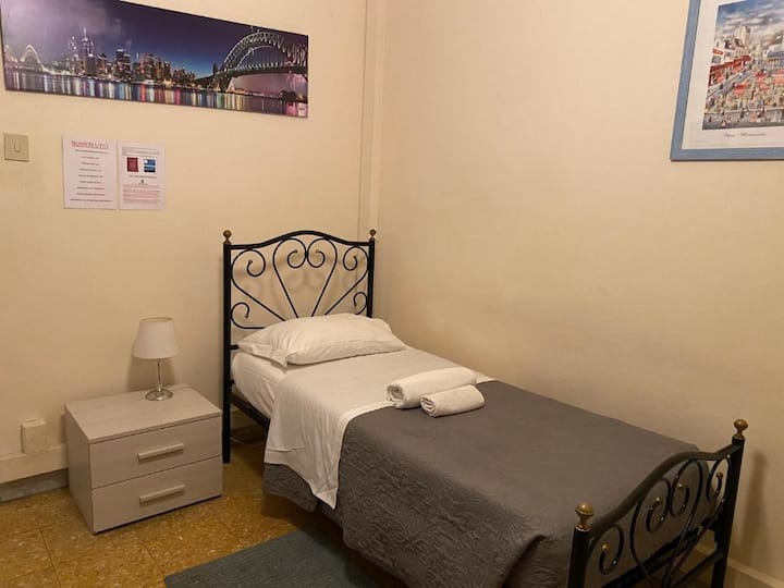 Single Bed In The City - Pisa