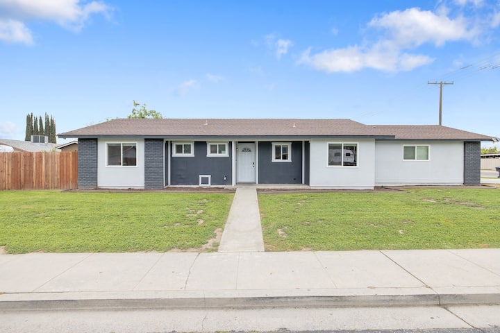 Renovatedhouse~fireplace~bbq Grill~sequoiapark - Visalia, CA