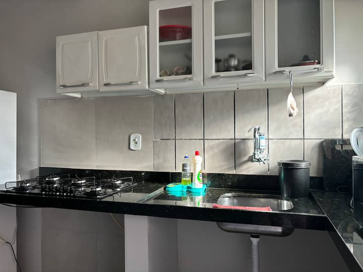Apartamento Térreo Amplo E Mobiliado. - Teresina