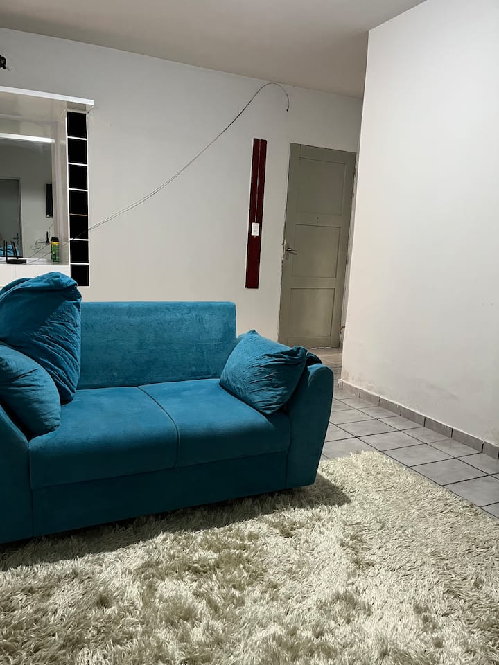 Apartamento Térreo Amplo E Mobiliado. - Teresina