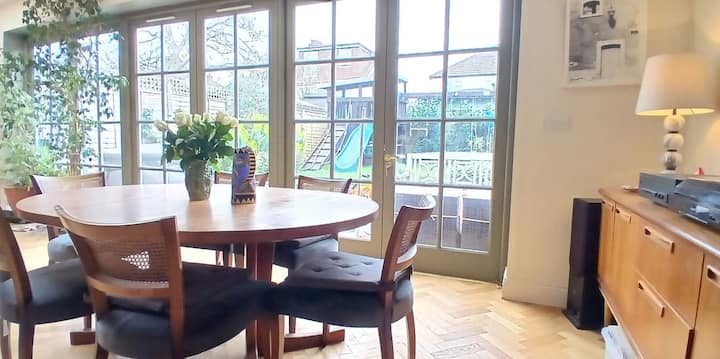 Beautiful 4 Bedroom Family Home - Harrow