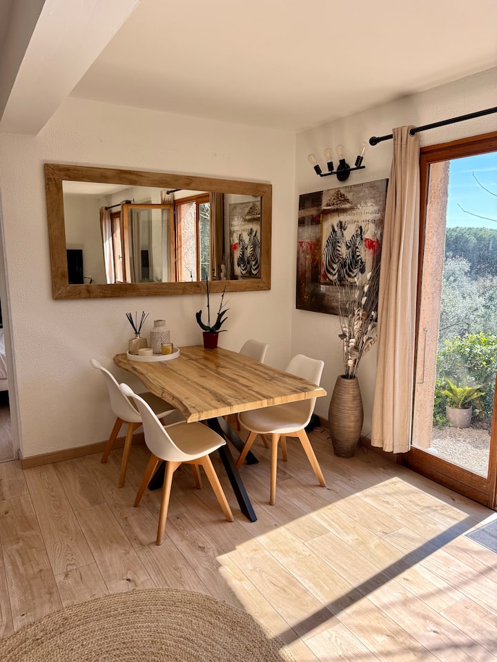 Jolie Maison Et Son Jardin - Fréjus