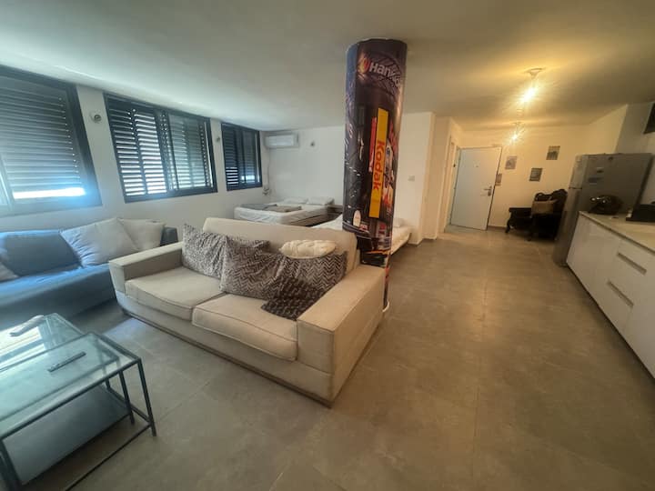An Open Space V. Large Apartment - Tel Aviv
