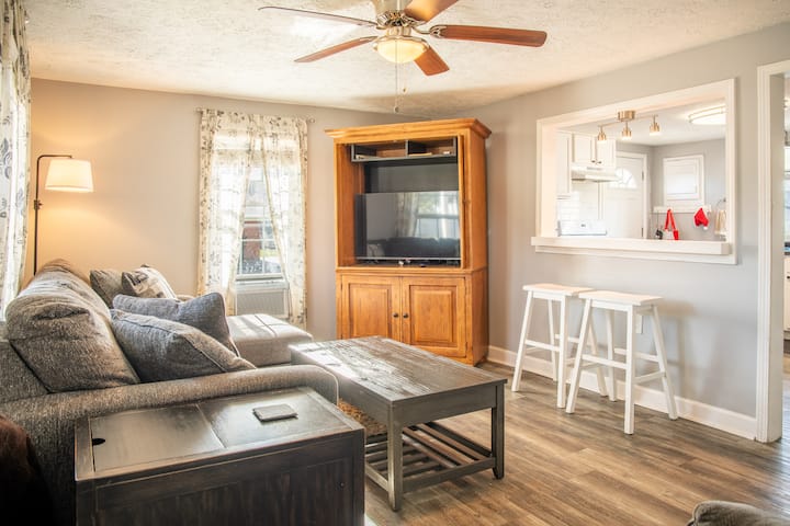 Centrally Located 3 Bdrm Quaint House With A Yard - Owensboro, KY