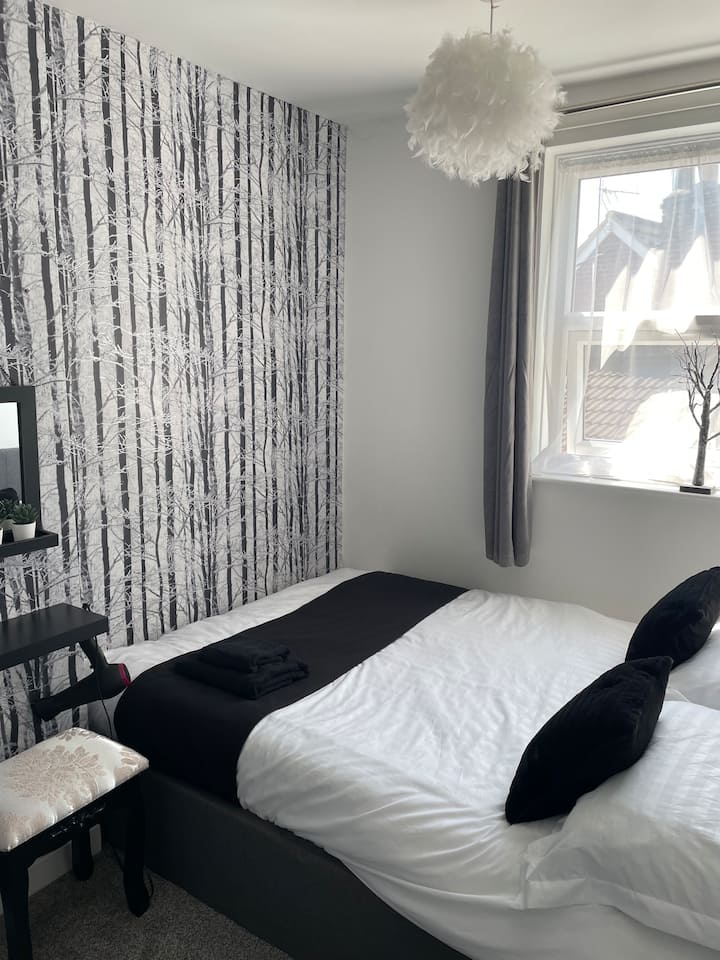 Town Centre, Cosy Room In Whitshire - Melksham