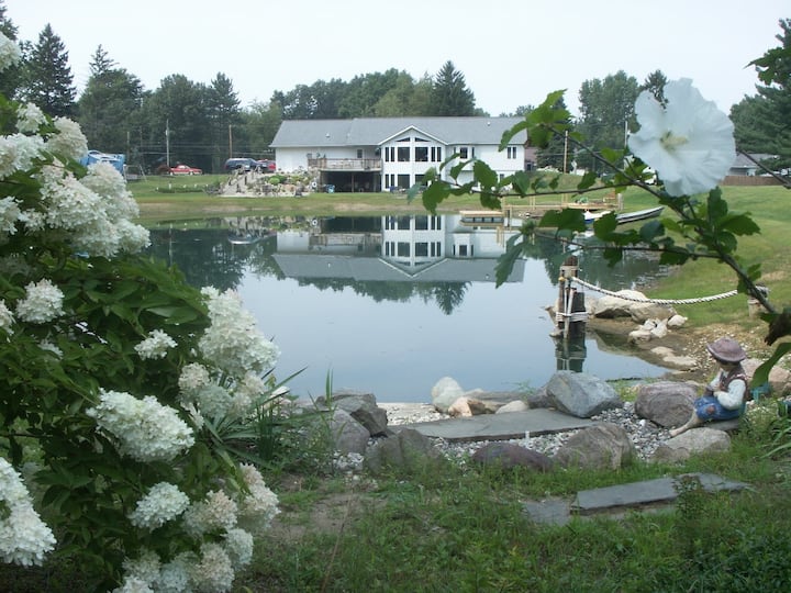 2300 Sq Ft Of Serenity & Activity With Pond - Holland, OH