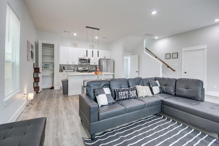 Brand New Cozy Acre Home Sleep 8 - Houston, TX