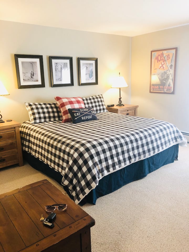 Beautifully Remodeled Retreat Near Lifts! Low $ - Vail, CO