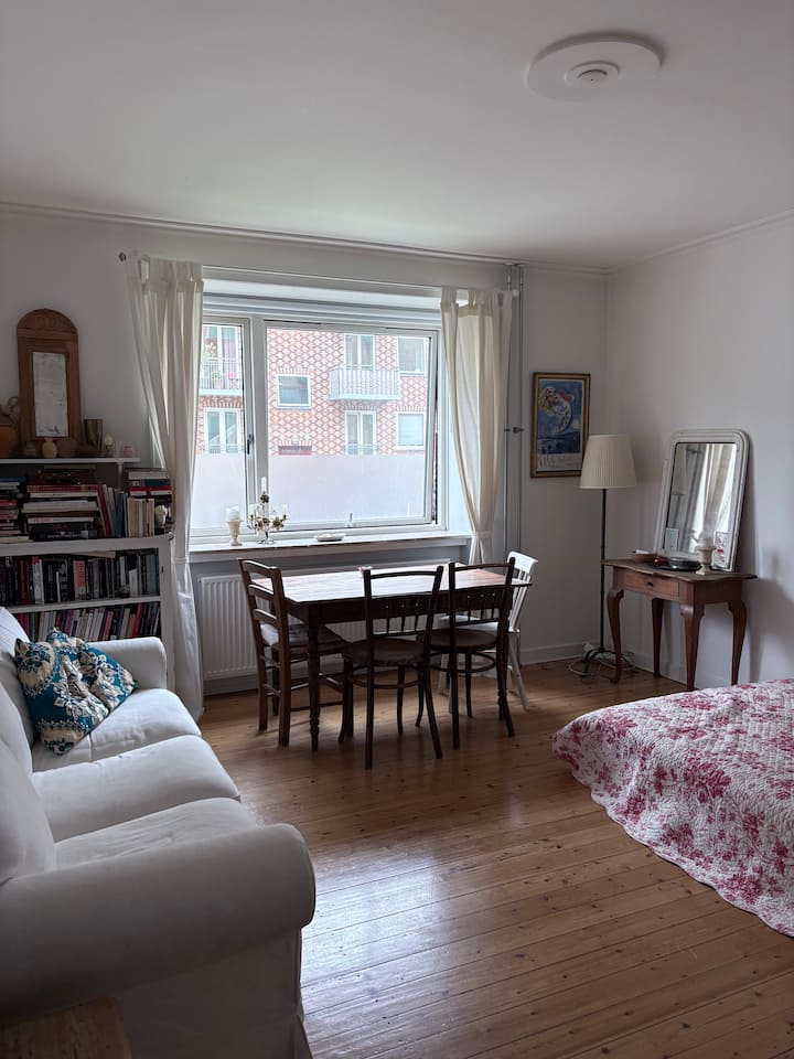 Artsy Apartment In Hip Part Of Copenhagen - Kopenhagen