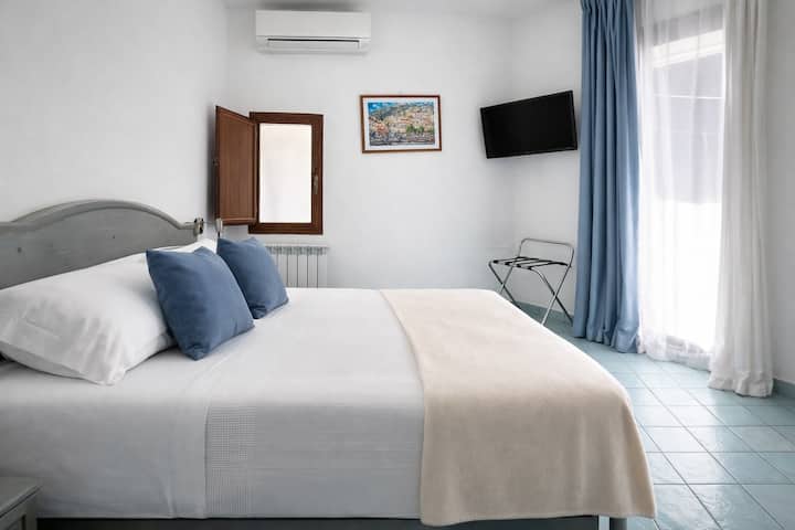 Double Room Sea View With Lounge Area - Room 10 - Позитано