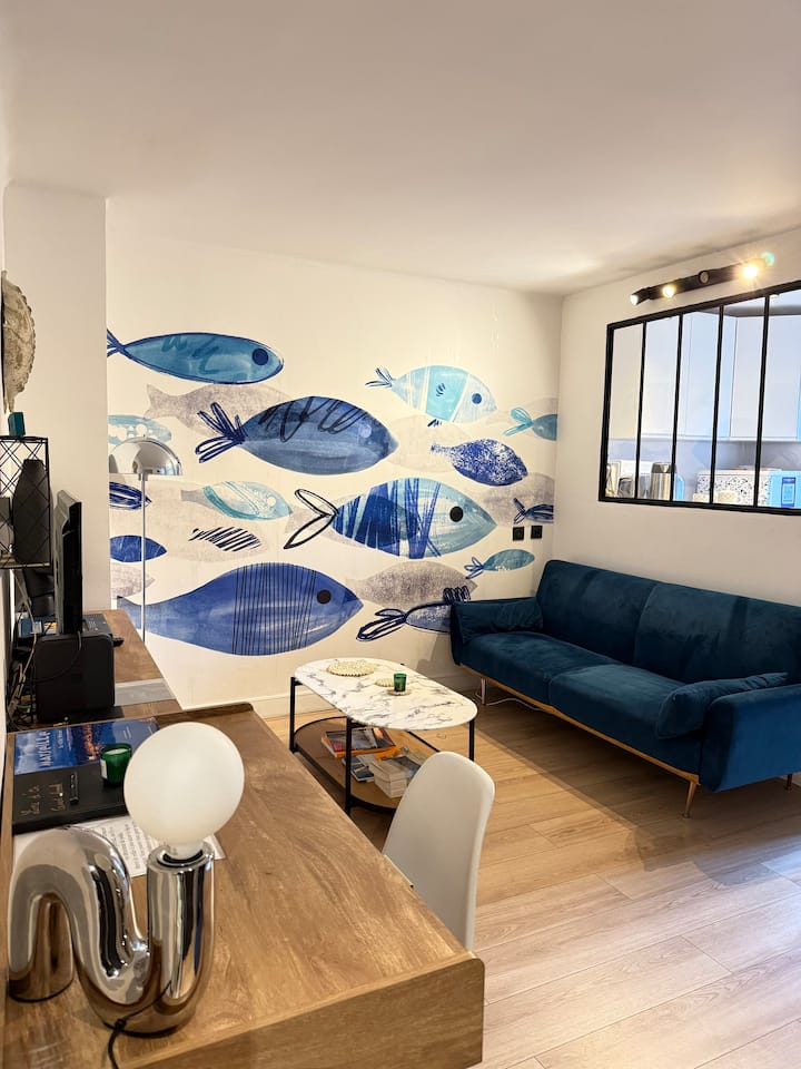 Endoume Au Pied De Notre Dame Parking - Îles du Frioul