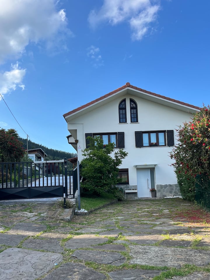 Chalet Con Terraza En Markina-xemein - País Vasco