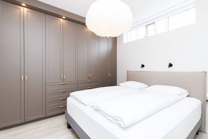 Luxury 2br • Chef’s Kitchen • Walk To Center (B) - Islande