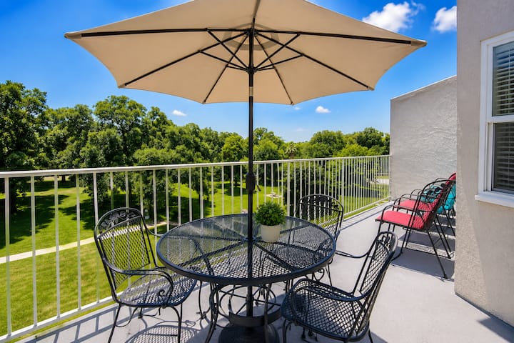 Pecan Perch | Newly Updated | Sleeps 6 | 3rd Floor - New Braunfels, TX