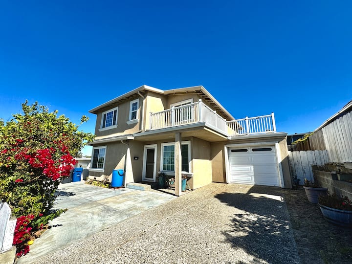 4b2b Beds & Baths Both Floors Aquarium - Monterey, CA