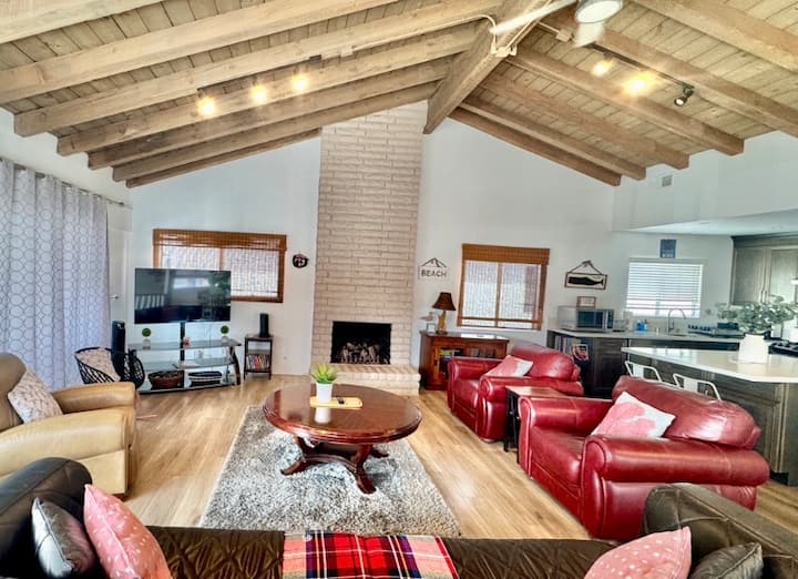 Ocean View Haven, One Row From The Sand - Newport Beach, CA