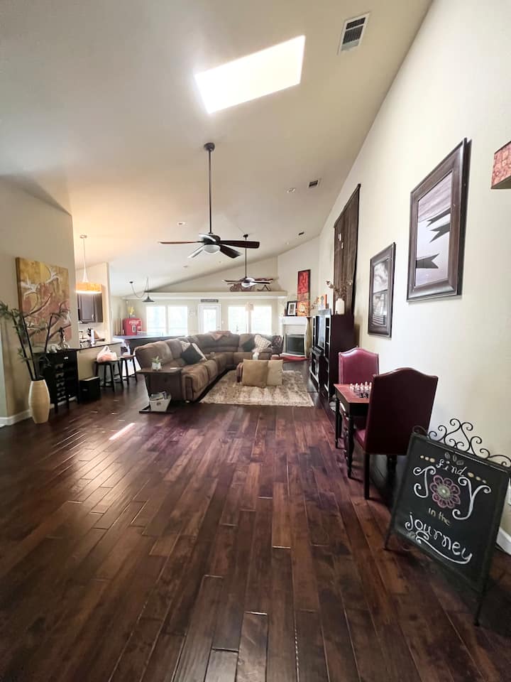 South Austin Gem, Kickback And Enjoy! - Buda, TX