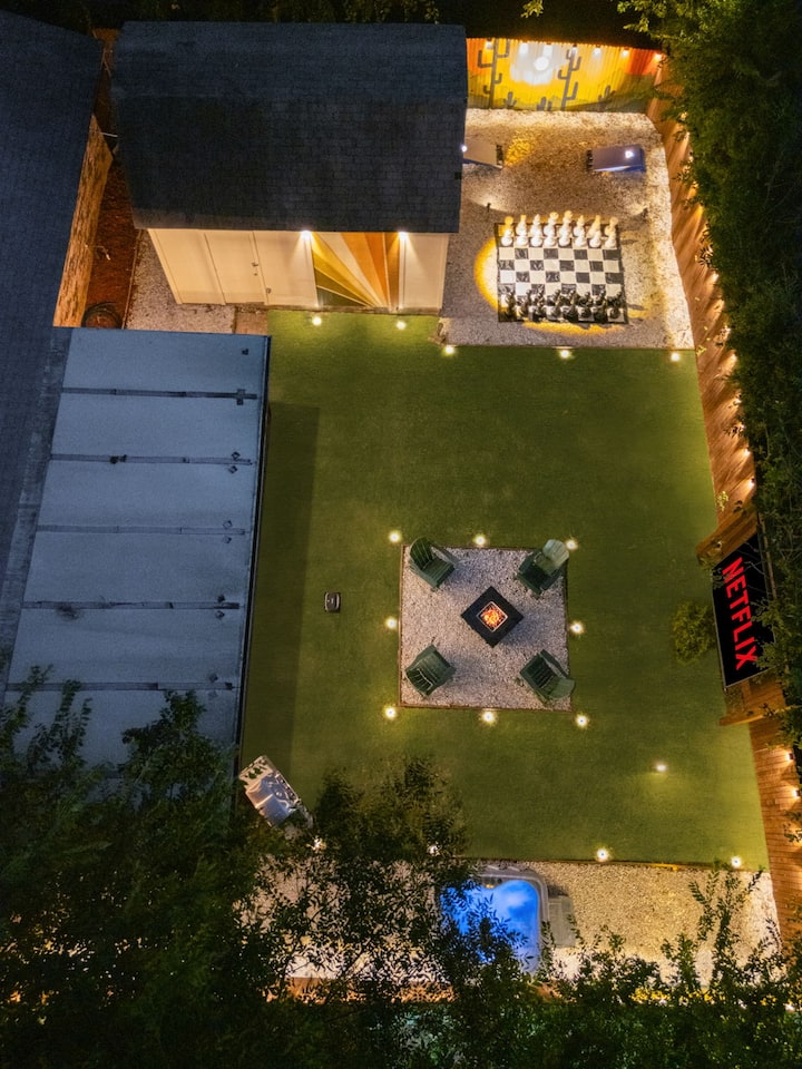 Evergreen - Hot Tub | Firepit | Cinema | By Unt - Denton, TX