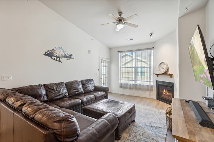 Beautiful Parker Condo - Parker, CO