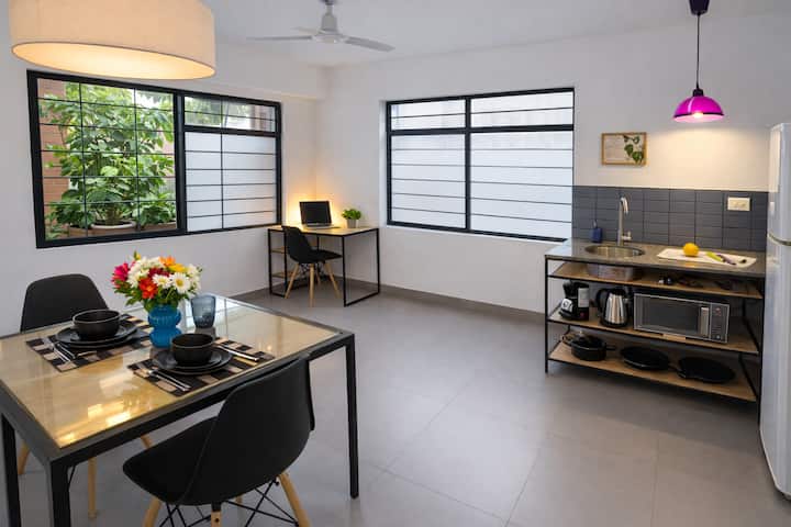 Private Apt · Separate Kitchen + Workspace - Monterrey