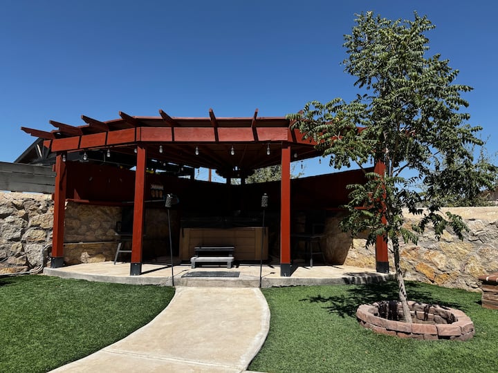 Desert Getaway With Jacuzzi - Santa Teresa, NM