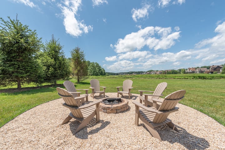 Spacious Lake Retreat W/ Hot Tub & Fireplace - Deep Creek Lake, MD
