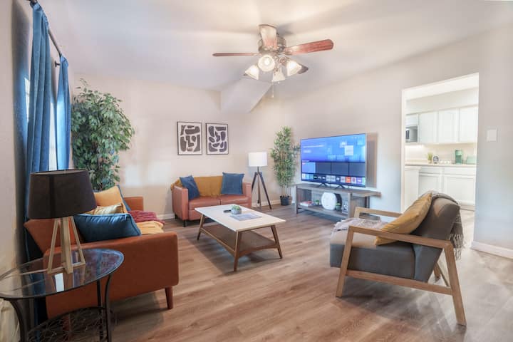 King Bed/central Sa/10 Min To Downtown/riverwalk! - San Antonio, TX