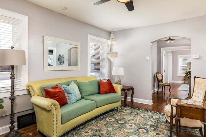 Sleeps 12,walkable,parking,2 Livingrooms+2kitchens - Kansas City