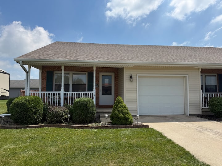 Cozy Home W\ Garage - Splash Pad, New Knoxville