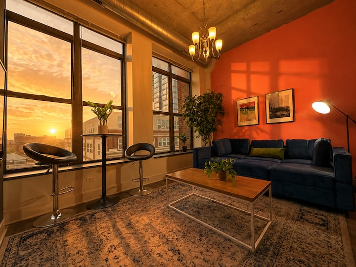 Spacious 2br In Chicago Near Mccormick | Sleeps 8 - Chicago, IL