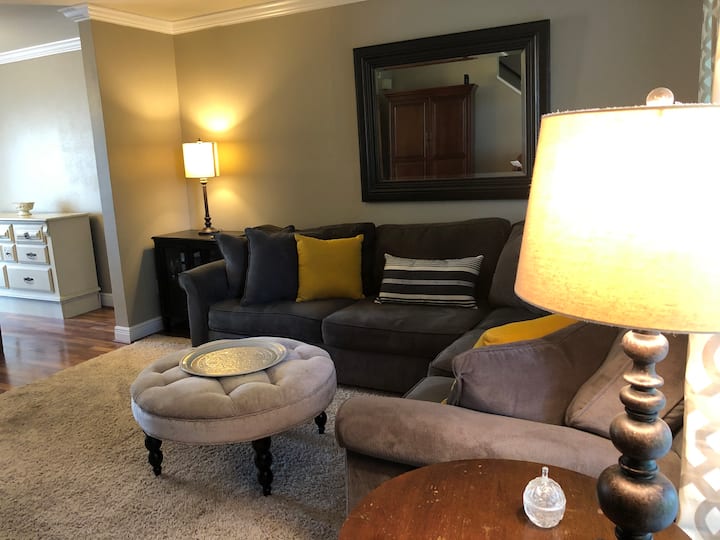 Perfect 2 Br Townhouse. King Bed - Shreveport, LA