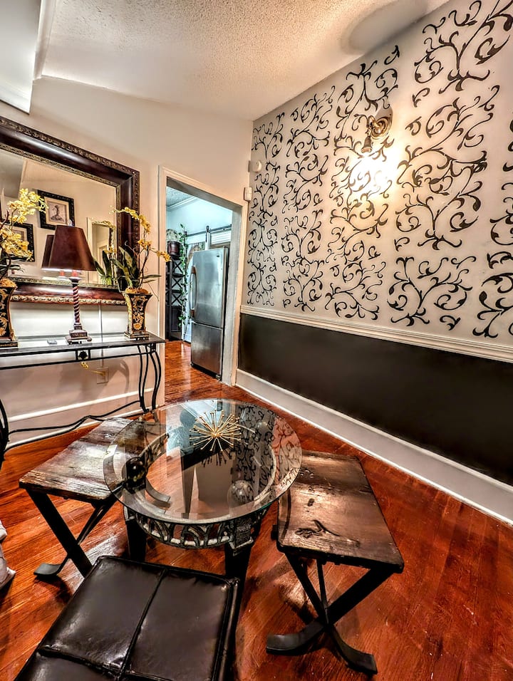 Welcome To Atlanta! 
Experience Uptown Funk - Atlanta, GA